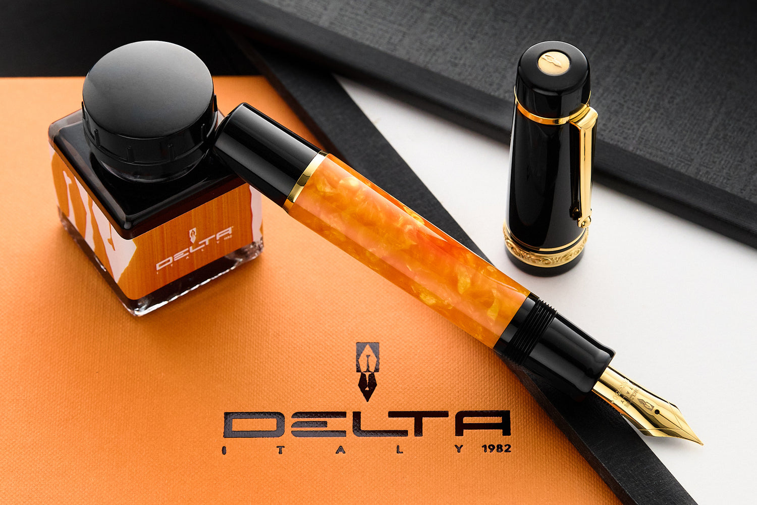Delta DV Original Oversize Fountain Pen - Original - The Goulet Pen Company