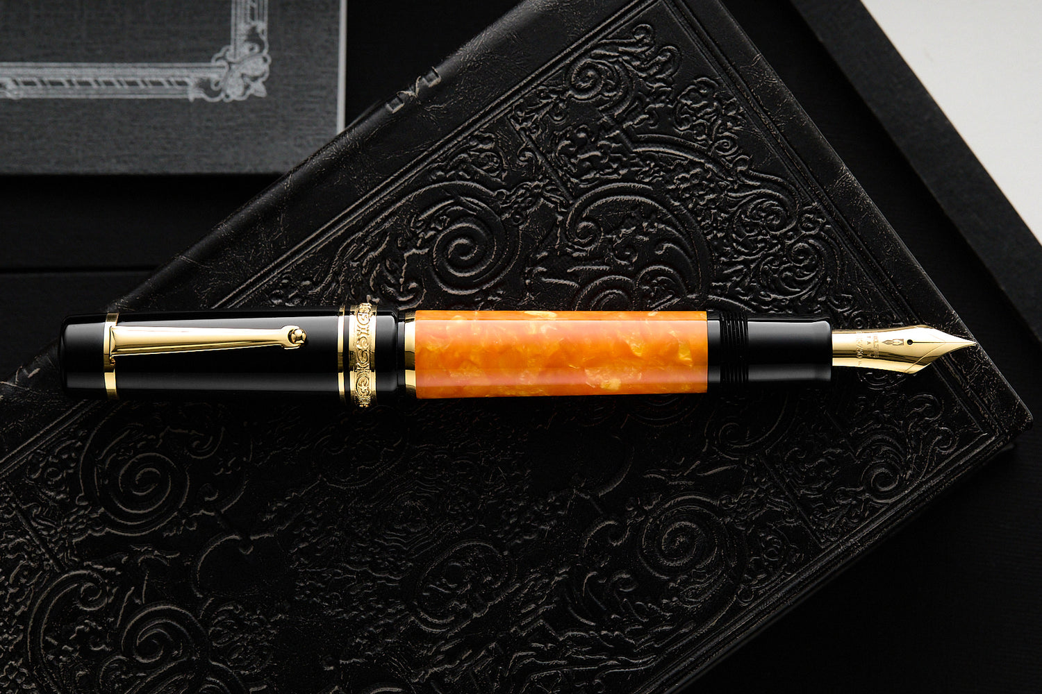 Delta DV Original Oversize Fountain Pen - Original - The Goulet Pen Company
