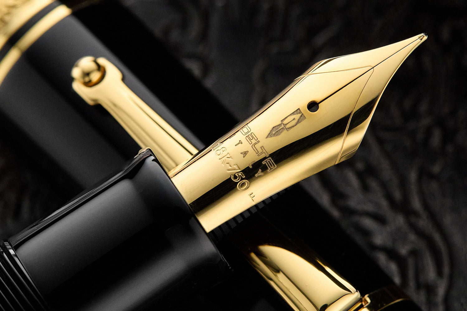 Delta DV Original Oversize Fountain Pen - Original - The Goulet Pen Company